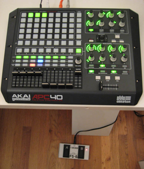 The APC40 and the FS-6 footswitch make a lovely couple